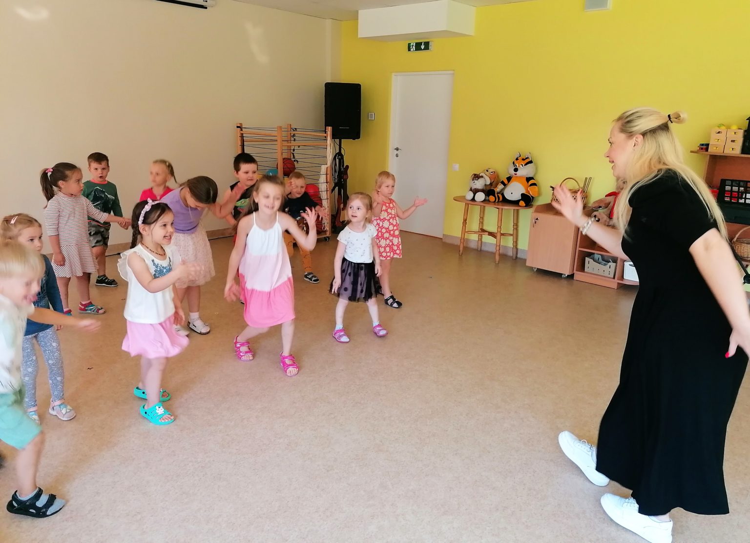 TEATRO IR ŠOKIO ŽAIDIMAI MAŽIESIEMS - Utenavsb